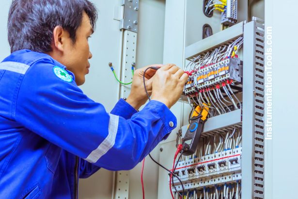 What are Inverse Time and Instantaneous Trip Circuit Breakers?